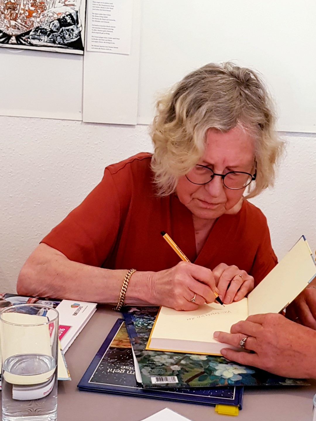 | Manche Menschen halten Nonsens für Unfug. Das ist natürlich Nonsens.